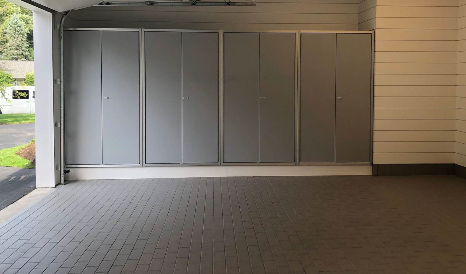 Custom Garage | Residential | Industries | Moduline Cabinets